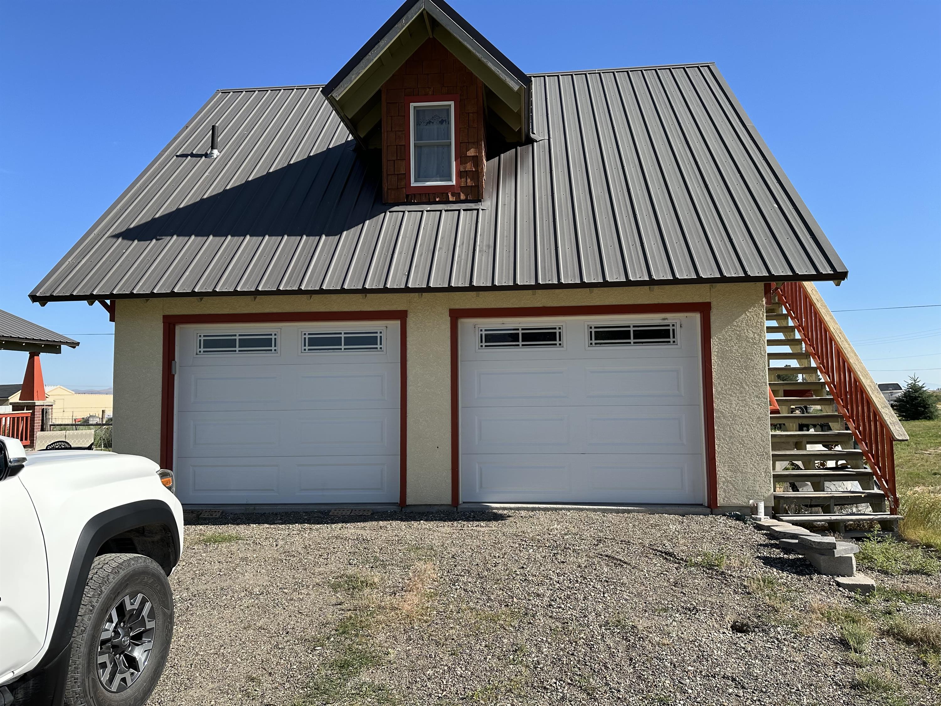 Home [robinhoodrealty.managebuilding.com]